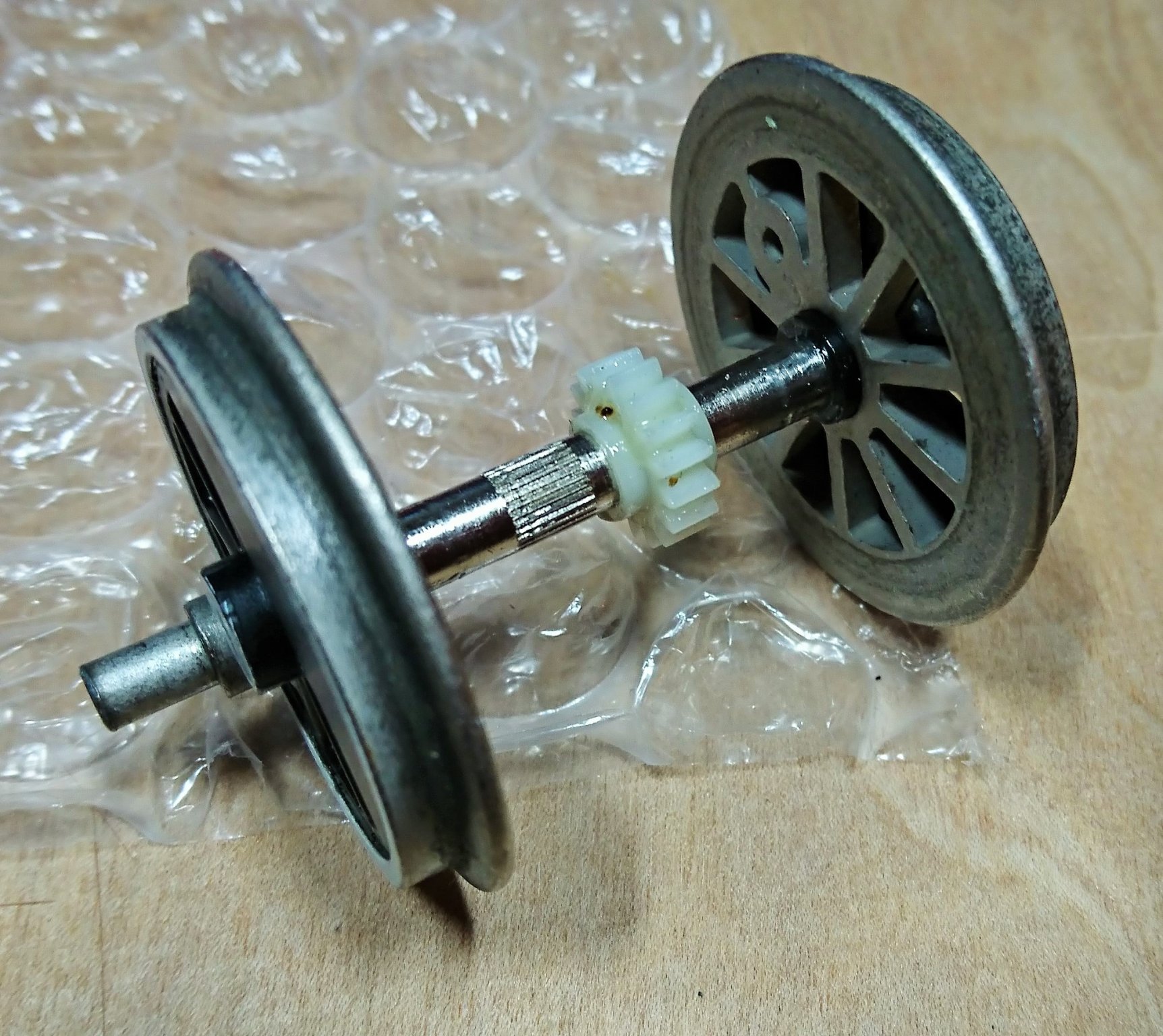 Bachmann 2-4-2 Driving Wheel Set - Gear Split - G Scale Central